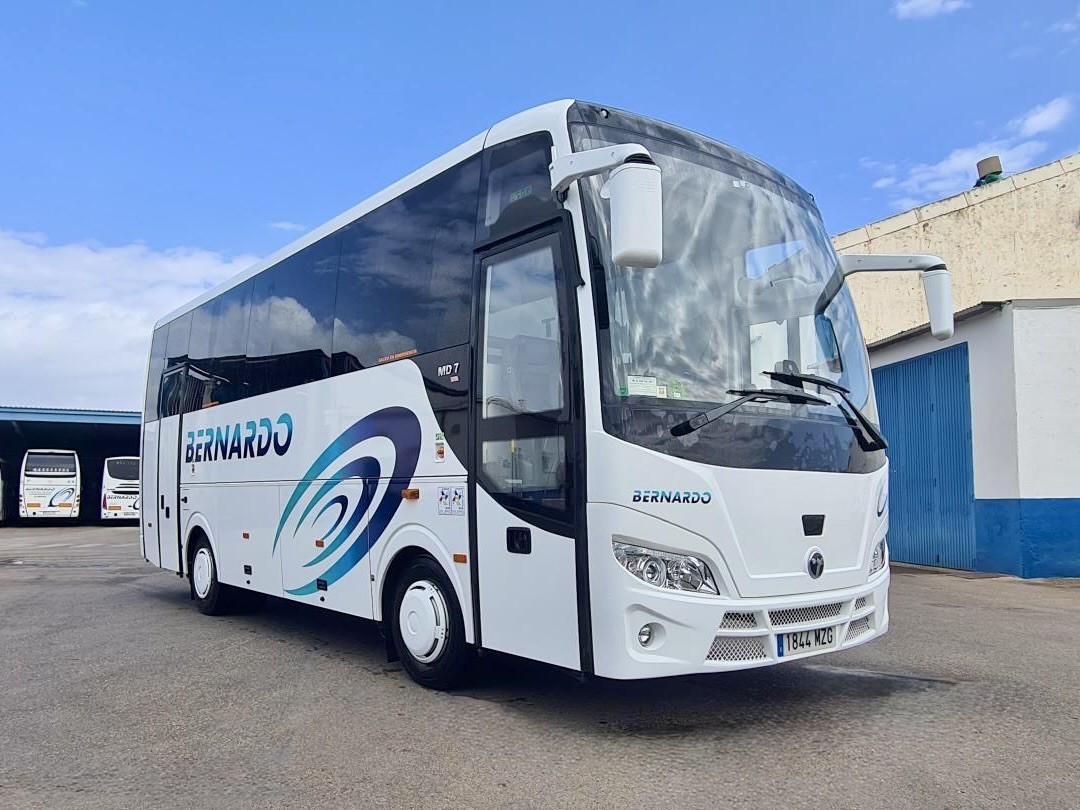 Marín Ayala entrega un nuevo autocar Temsa MD7 Plus a Autocares Bernardo